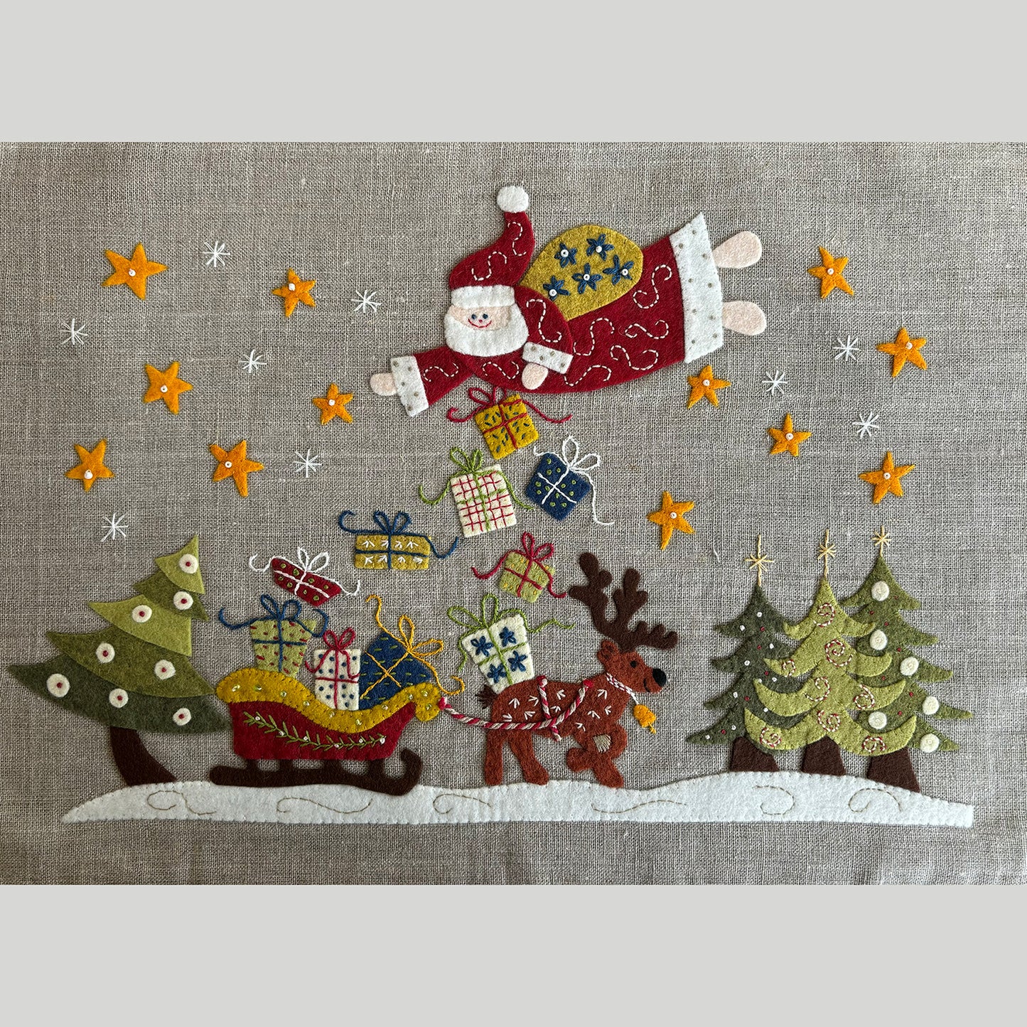 It's Raining Gifts Wool Felt Embroidery Appliqué Kit